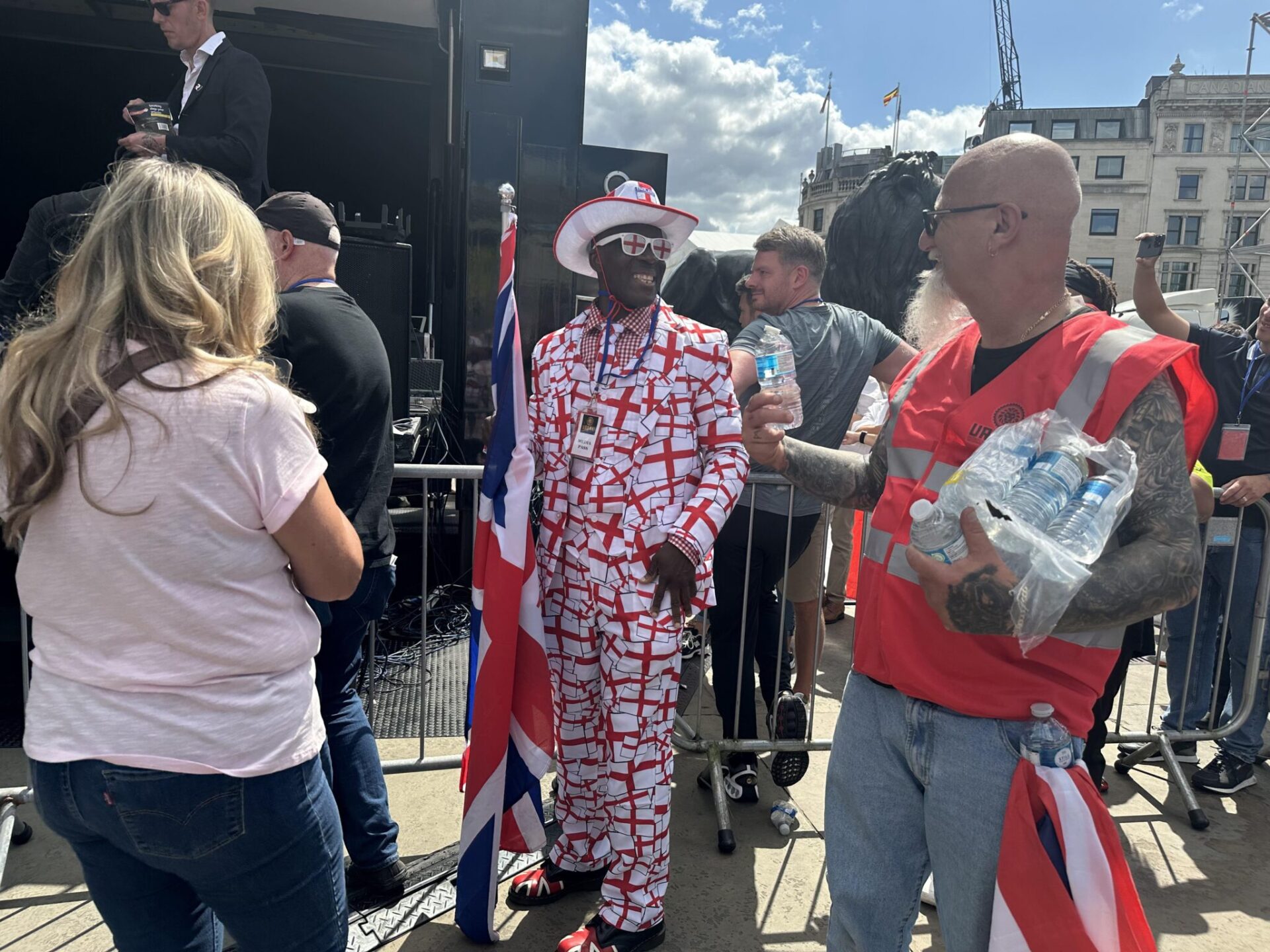 Massivt krav från folket till Nigel Farage: – Det är vi som är dina ...