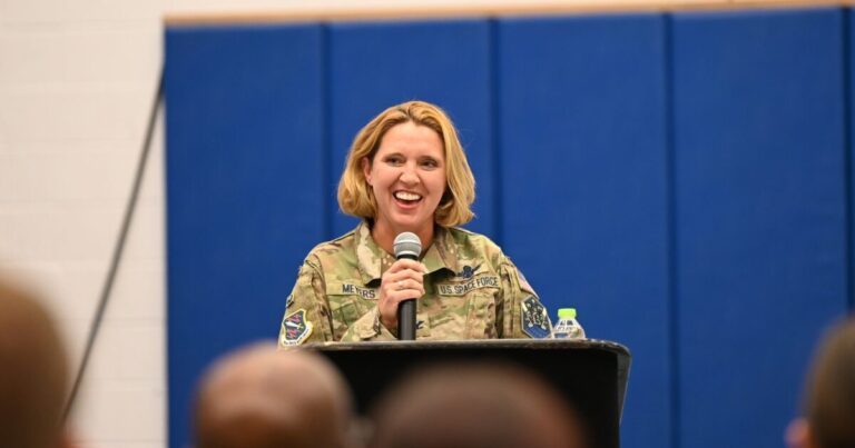 Befälhavare för rymdstyrkan på Thule Air Base avskedad för illojalitet ...