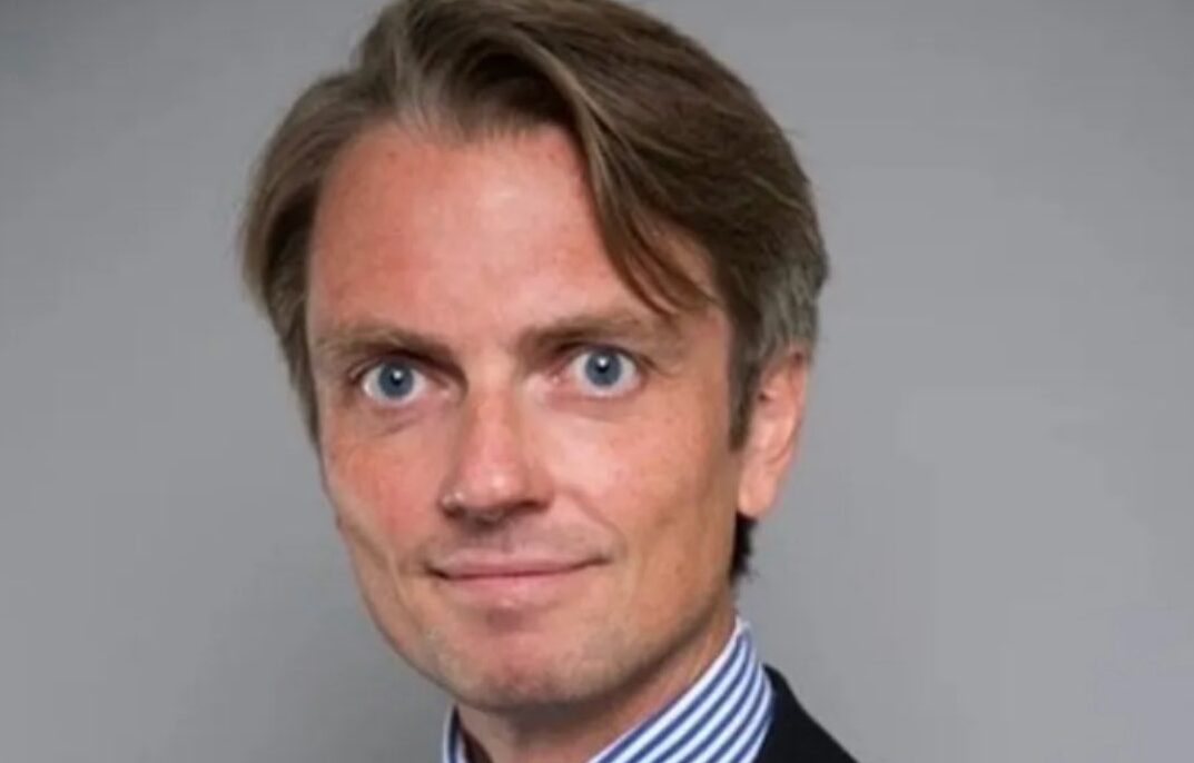 Thyberg underlät att berätta om bilderna och grävde därmed sin egen ...