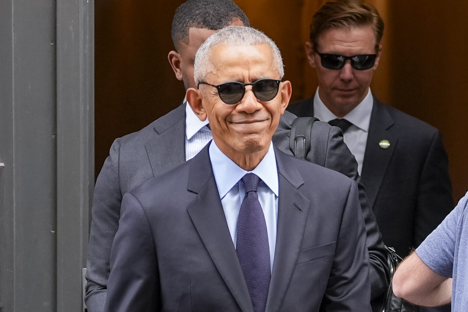 Obamas talesman kommenterar kupplaner mot Trump – Document Sverige