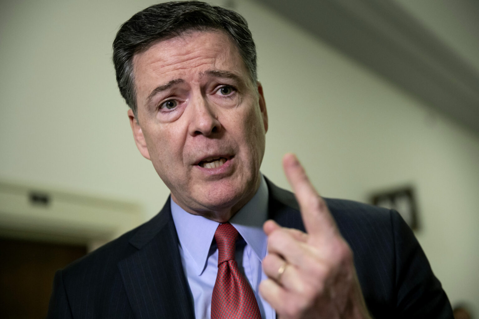 FBI-chefen James Comey läckte systematiskt till NYTimes för att ...